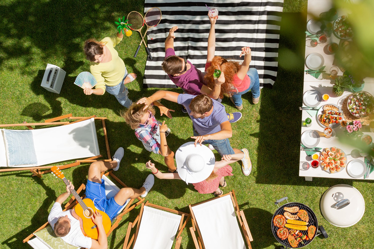 Perfect your summer picnics with our essential checklist ...